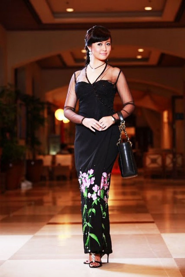 Mya Hnin Yee Lwin - Fashion Myanmar